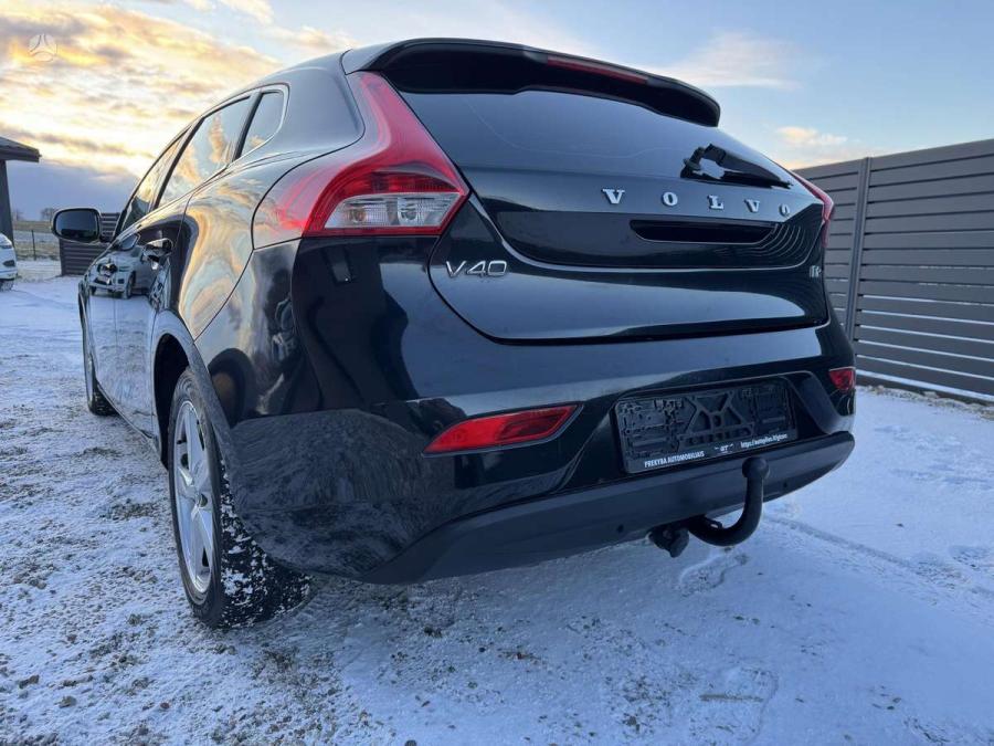 Melns Volvo V40 2013 Alīta, ar dzinēja tilpumu 1.56 L un nobraukumu 237 tūkst. km par 5350 €, foto 7 vietnē AUTOMOTO.COM.LV
