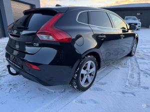 Melns Volvo V40 2013 Alīta, ar dzinēja tilpumu 1.56 L un nobraukumu 237 tūkst. km par 5350 €, foto 9 vietnē AUTOMOTO.COM.LV