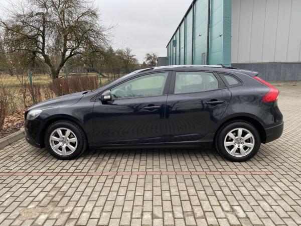 Black Volvo V40 2013 in Riga, with an engine capacity of 1.60 L and mileage of 263 thousand km for 6250 €, photo 6 on AUTOMOTO.COM.LV