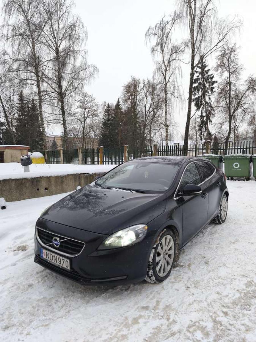 Melns Volvo V40 2013 Kauņa, ar dzinēja tilpumu 1.56 L un nobraukumu 244 tūkst. km par 5800 €, foto 1 vietnē AUTOMOTO.COM.LV