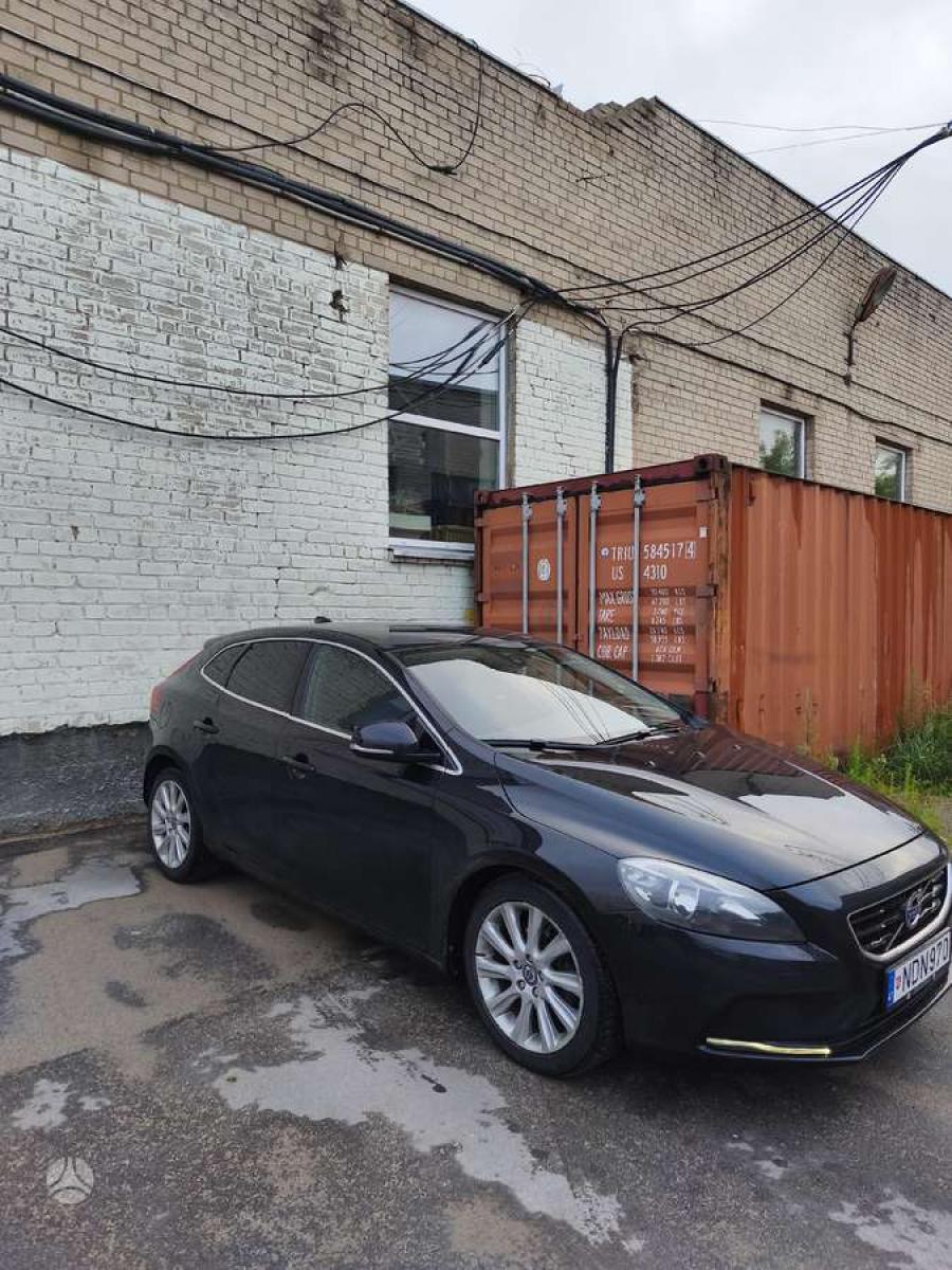 Melns Volvo V40 2013 Kauņa, ar dzinēja tilpumu 1.56 L un nobraukumu 244 tūkst. km par 5800 €, foto 17 vietnē AUTOMOTO.COM.LV