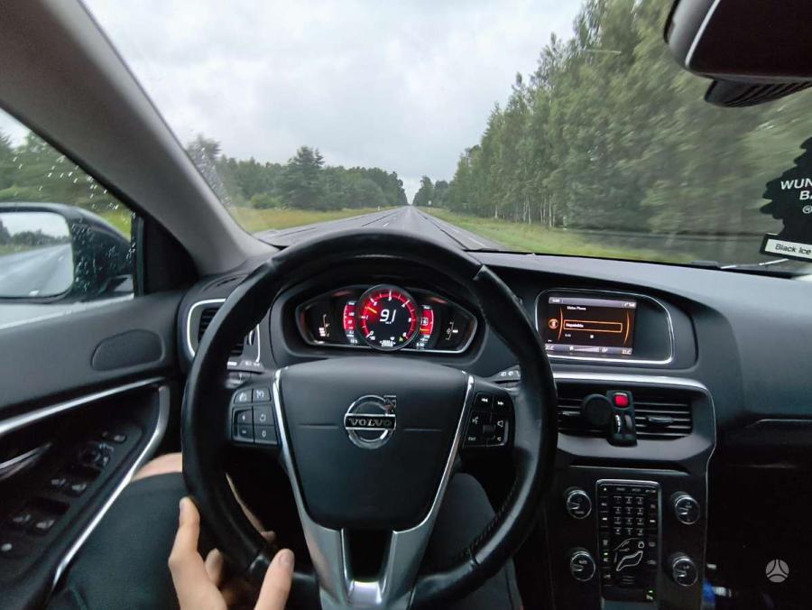 Melns Volvo V40 2013 Kauņa, ar dzinēja tilpumu 1.56 L un nobraukumu 244 tūkst. km par 5800 €, foto 20 vietnē AUTOMOTO.COM.LV