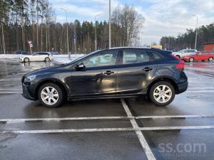 Black Volvo V40 2013 in Riga, with an engine capacity of 1.60 L and mileage of 263 thousand km for 6250 €, photo 4 on AUTOMOTO.COM.LV
