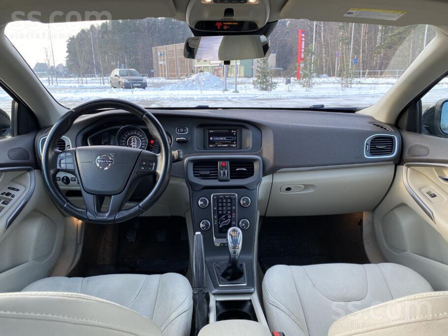 Black Volvo V40 2013 in Riga, with an engine capacity of 1.60 L and mileage of 263 thousand km for 6250 €, photo 11 on AUTOMOTO.COM.LV