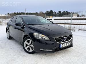Melns Volvo V40 2013 Rīga, ar dzinēja tilpumu 2.00 L un nobraukumu 234 tūkst. km par 8995 €, foto  vietnē AUTOMOTO.COM.LV