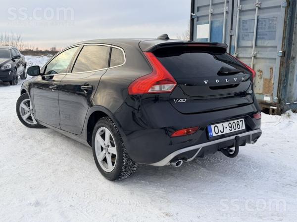 Melns Volvo V40 2013 Rīga, ar dzinēja tilpumu 2.00 L un nobraukumu 234 tūkst. km par 8995 €, foto 2 vietnē AUTOMOTO.COM.LV