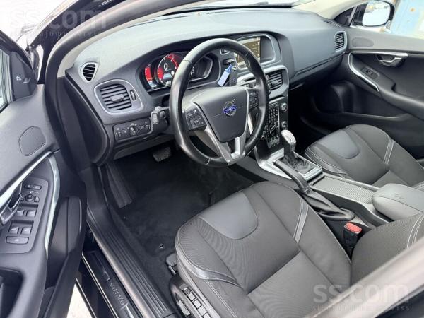Melns Volvo V40 2013 Rīga, ar dzinēja tilpumu 2.00 L un nobraukumu 234 tūkst. km par 8995 €, foto 8 vietnē AUTOMOTO.COM.LV