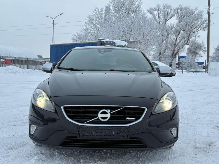 Черный Вольво В40 2013 в Мариямполе, объемом двигателя 1.56 л и пробегом 152 тыс. км за 5850 €, фото 3 на AUTOMOTO.COM.LV