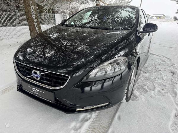 Black Volvo V40 2013 in Alytus, with an engine capacity of 1.56 L and mileage of 237 thousand km for 5300 €, photo 3 on AUTOMOTO.COM.LV