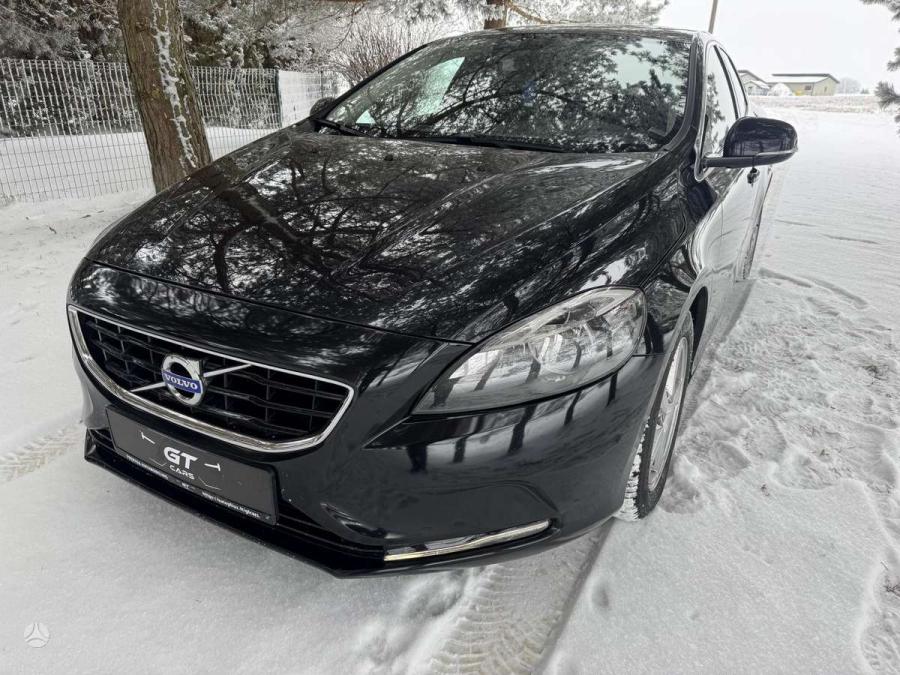 Black Volvo V40 2013 in Alytus, with an engine capacity of 1.56 L and mileage of 237 thousand km for 5300 €, photo 3 on AUTOMOTO.COM.LV