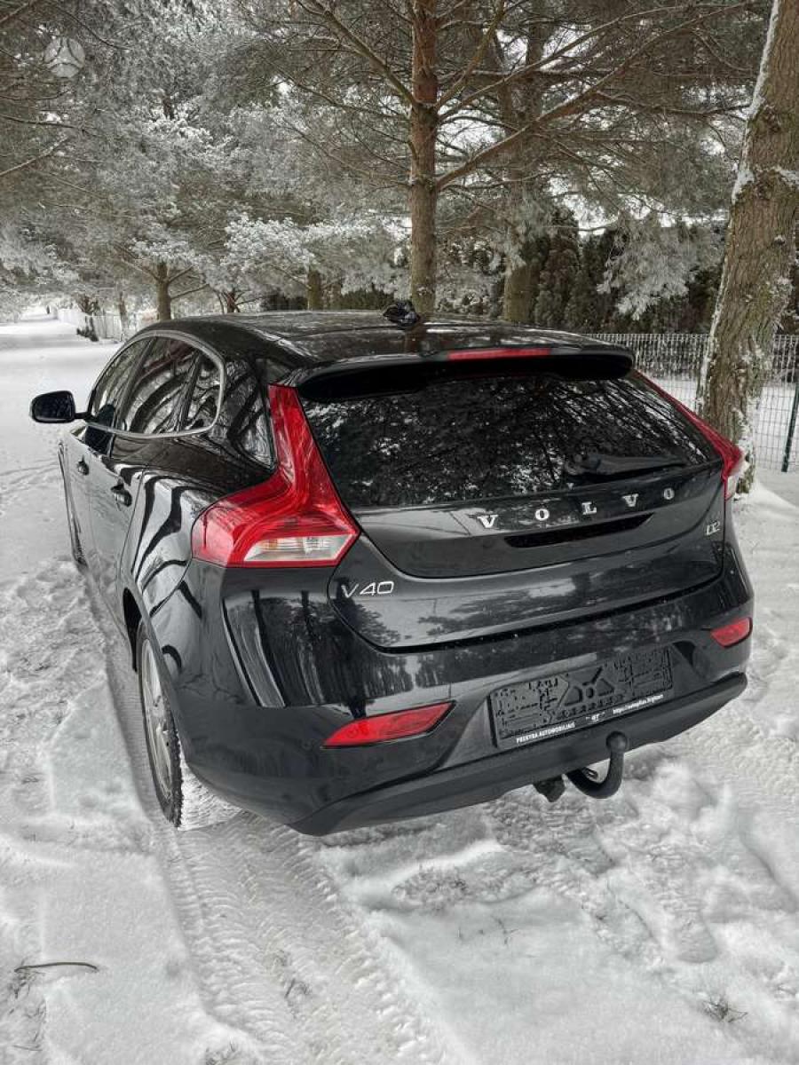 Black Volvo V40 2013 in Alytus, with an engine capacity of 1.56 L and mileage of 237 thousand km for 5300 €, photo 6 on AUTOMOTO.COM.LV