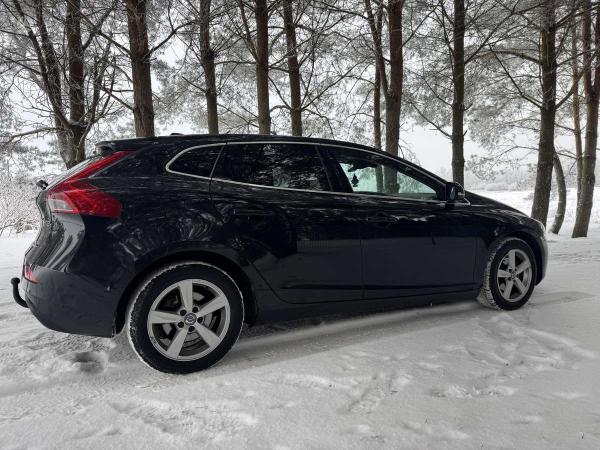 Black Volvo V40 2013 in Alytus, with an engine capacity of 1.56 L and mileage of 237 thousand km for 5300 €, photo 9 on AUTOMOTO.COM.LV
