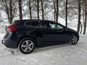 Black Volvo V40 2013 in Alytus, with an engine capacity of 1.56 L and mileage of 237 thousand km for 5300 €, photo 9 on AUTOMOTO.COM.LV