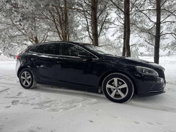 Black Volvo V40 2013 in Alytus, with an engine capacity of 1.56 L and mileage of 237 thousand km for 5300 €, photo 10 on AUTOMOTO.COM.LV