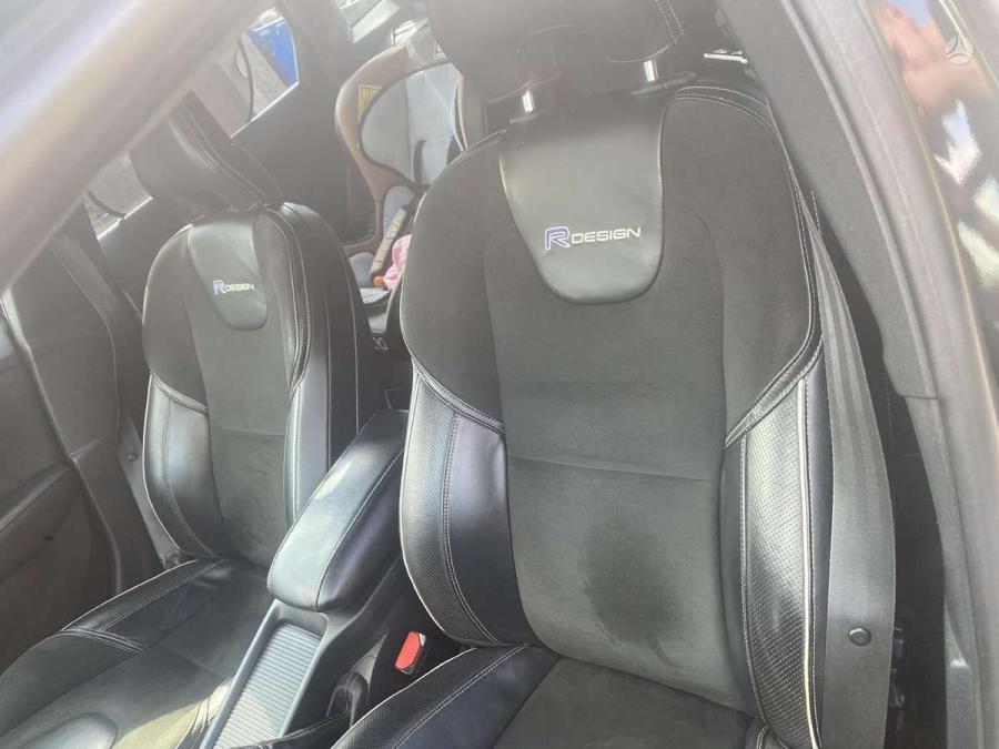 Black Volvo V40 2013 in Vilnius, with an engine capacity of 1.56 L and mileage of 325 thousand km for 4490 €, photo 6 on AUTOMOTO.COM.LV