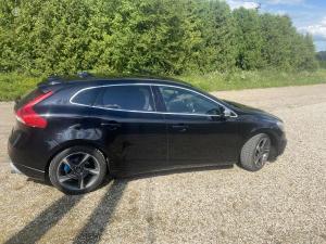 Black Volvo V40 2013 in Vilnius, with an engine capacity of 1.56 L and mileage of 325 thousand km for 4490 €, photo 10 on AUTOMOTO.COM.LV