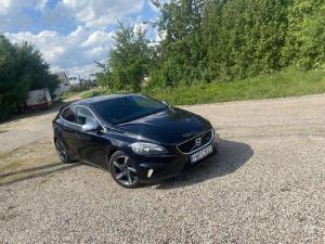 Black Volvo V40 2013 in Vilnius, with an engine capacity of 1.56 L and mileage of 325 thousand km for 4490 €, photo 11 on AUTOMOTO.COM.LV