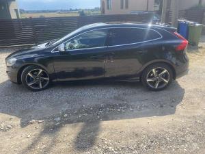 Black Volvo V40 2013 in Vilnius, with an engine capacity of 1.56 L and mileage of 325 thousand km for 4490 €, photo 12 on AUTOMOTO.COM.LV