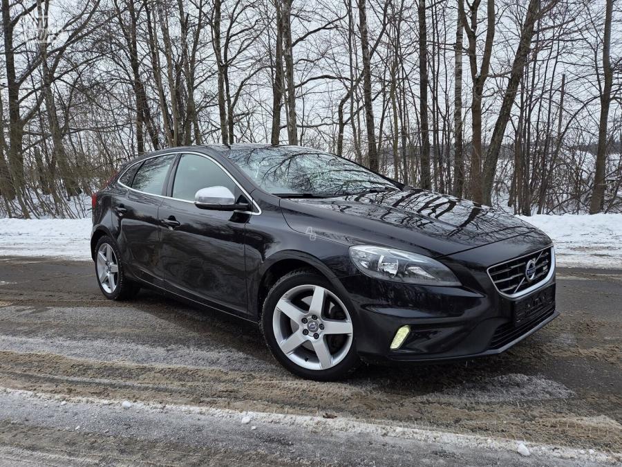 Melns Volvo V40 2013 Kauņa, ar dzinēja tilpumu 2.00 L un nobraukumu 234 tūkst. km par 6989 €, foto 1 vietnē AUTOMOTO.COM.LV