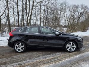 Melns Volvo V40 2013 Kauņa, ar dzinēja tilpumu 2.00 L un nobraukumu 234 tūkst. km par 6989 €, foto 2 vietnē AUTOMOTO.COM.LV