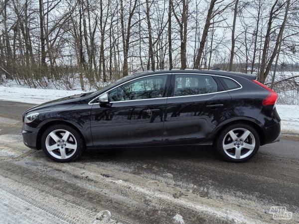 Melns Volvo V40 2013 Kauņa, ar dzinēja tilpumu 2.00 L un nobraukumu 234 tūkst. km par 6989 €, foto 6 vietnē AUTOMOTO.COM.LV