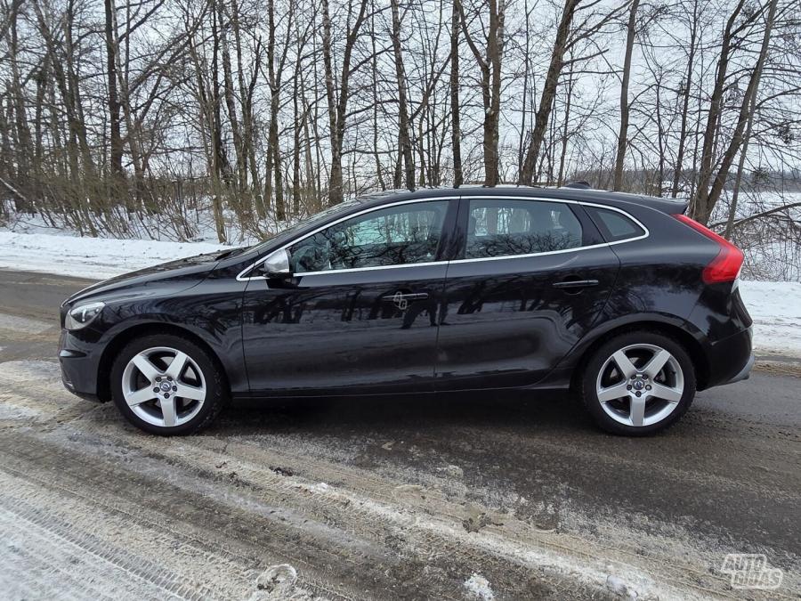 Melns Volvo V40 2013 Kauņa, ar dzinēja tilpumu 2.00 L un nobraukumu 234 tūkst. km par 6989 €, foto 6 vietnē AUTOMOTO.COM.LV