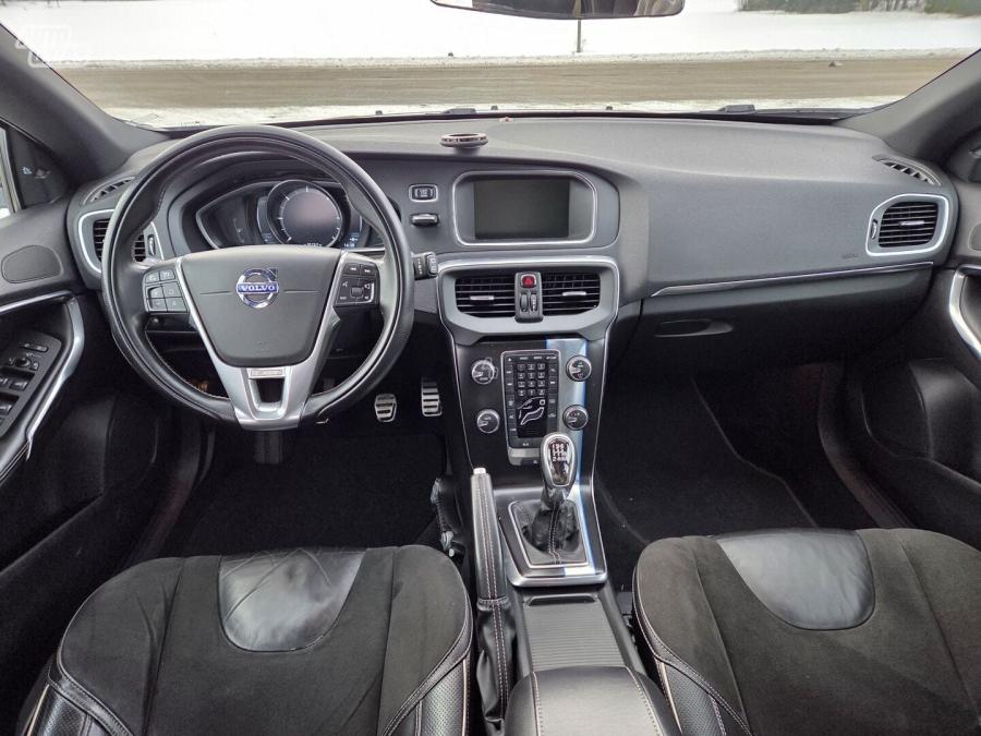 Melns Volvo V40 2013 Kauņa, ar dzinēja tilpumu 2.00 L un nobraukumu 234 tūkst. km par 6989 €, foto 13 vietnē AUTOMOTO.COM.LV