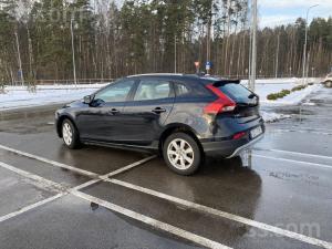 Black Volvo V40 2013 in Riga, with an engine capacity of 1.60 L and mileage of 264 thousand km for 5950 €, photo 2 on AUTOMOTO.COM.LV
