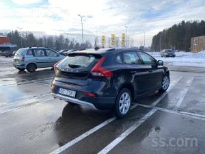 Black Volvo V40 2013 in Riga, with an engine capacity of 1.60 L and mileage of 264 thousand km for 5950 €, photo 5 on AUTOMOTO.COM.LV