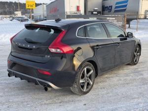 Black Volvo V40 2013 in Vilnius, with an engine capacity of 1.98 L and mileage of 267 thousand km for 5500 €, photo  on AUTOMOTO.COM.LV
