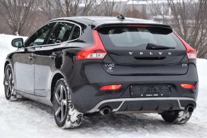Melns Volvo V40 2013 Viļņa, ar dzinēja tilpumu 1.98 L un nobraukumu 264 tūkst. km par 6450 €, foto  vietnē AUTOMOTO.COM.LV