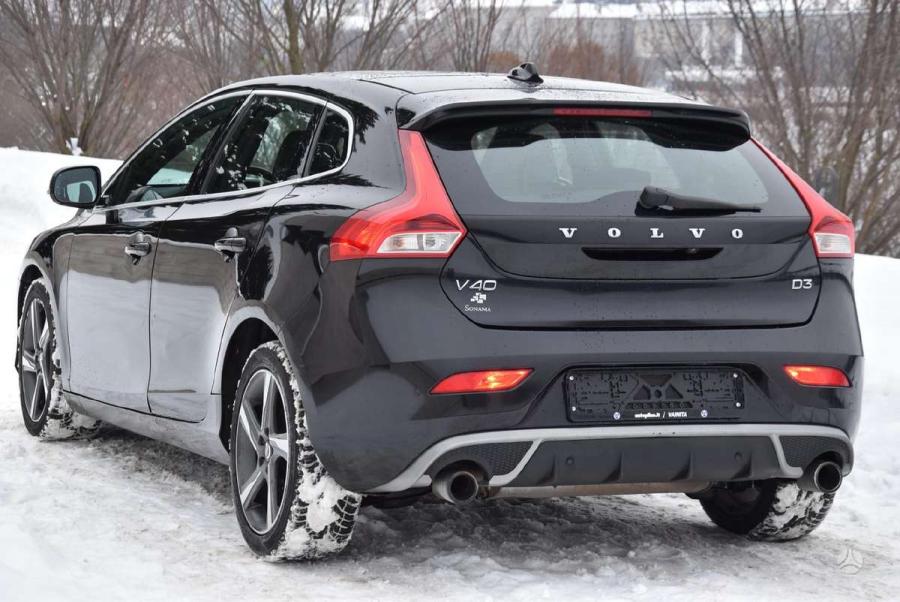 Black Volvo V40 2013 in Vilnius, with an engine capacity of 1.98 L and mileage of 264 thousand km for 6450 €, photo 1 on AUTOMOTO.COM.LV