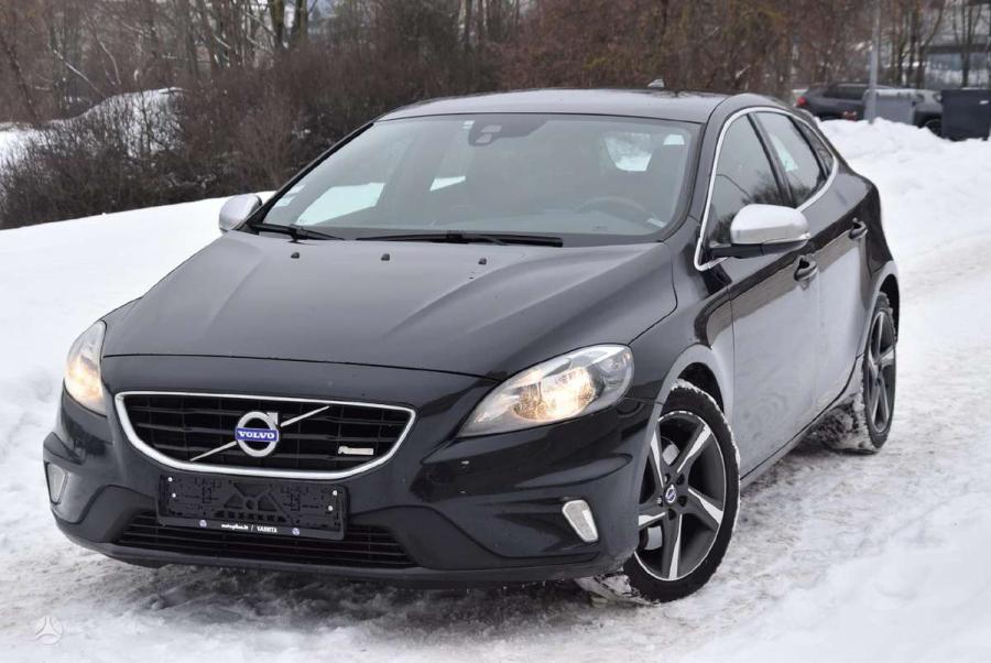 Black Volvo V40 2013 in Vilnius, with an engine capacity of 1.98 L and mileage of 264 thousand km for 6450 €, photo 2 on AUTOMOTO.COM.LV