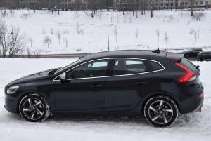 Black Volvo V40 2013 in Vilnius, with an engine capacity of 1.98 L and mileage of 264 thousand km for 6450 €, photo 3 on AUTOMOTO.COM.LV