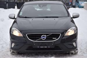 Black Volvo V40 2013 in Vilnius, with an engine capacity of 1.98 L and mileage of 264 thousand km for 6450 €, photo 4 on AUTOMOTO.COM.LV