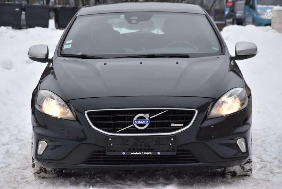 Black Volvo V40 2013 in Vilnius, with an engine capacity of 1.98 L and mileage of 264 thousand km for 6450 €, photo 4 on AUTOMOTO.COM.LV