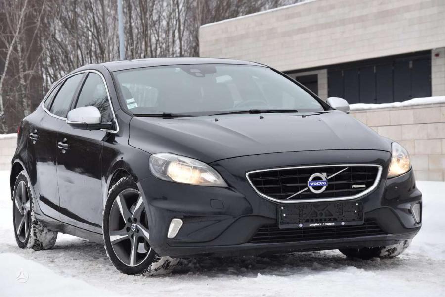 Black Volvo V40 2013 in Vilnius, with an engine capacity of 1.98 L and mileage of 264 thousand km for 6450 €, photo 5 on AUTOMOTO.COM.LV