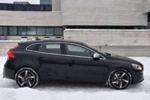 Black Volvo V40 2013 in Vilnius, with an engine capacity of 1.98 L and mileage of 264 thousand km for 6450 €, photo 7 on AUTOMOTO.COM.LV
