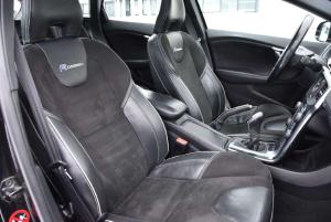 Black Volvo V40 2013 in Vilnius, with an engine capacity of 1.98 L and mileage of 264 thousand km for 6450 €, photo 13 on AUTOMOTO.COM.LV