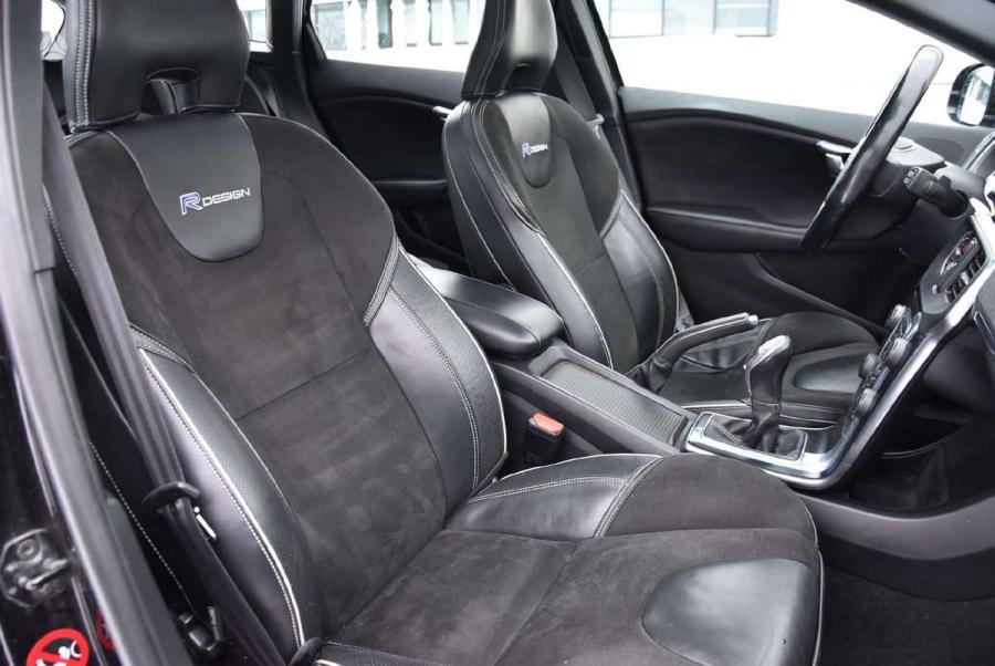 Black Volvo V40 2013 in Vilnius, with an engine capacity of 1.98 L and mileage of 264 thousand km for 6450 €, photo 13 on AUTOMOTO.COM.LV
