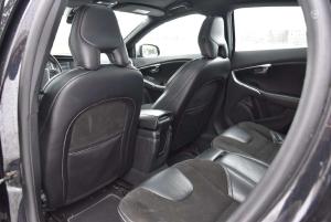 Black Volvo V40 2013 in Vilnius, with an engine capacity of 1.98 L and mileage of 264 thousand km for 6450 €, photo 17 on AUTOMOTO.COM.LV