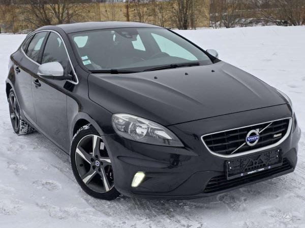 Black Volvo V40 2013 in Vilnius, with an engine capacity of 2.00 L and mileage of 264 thousand km for 5900 €, photo 2 on AUTOMOTO.COM.LV