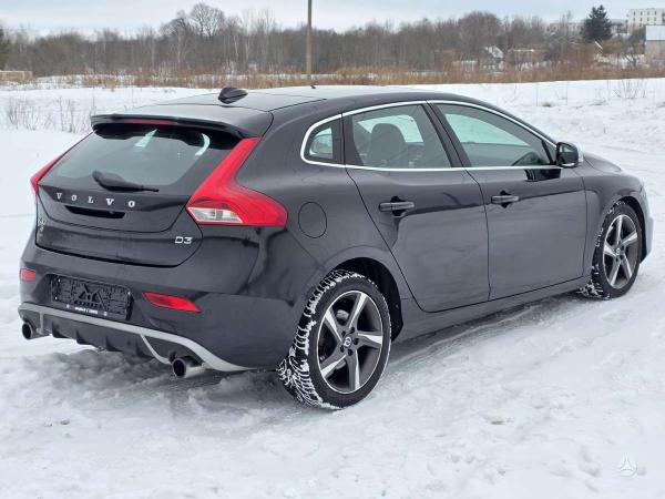 Black Volvo V40 2013 in Vilnius, with an engine capacity of 2.00 L and mileage of 264 thousand km for 5900 €, photo 3 on AUTOMOTO.COM.LV