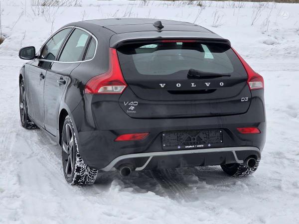 Black Volvo V40 2013 in Vilnius, with an engine capacity of 2.00 L and mileage of 264 thousand km for 5900 €, photo 5 on AUTOMOTO.COM.LV