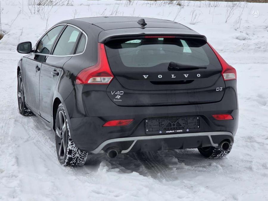 Black Volvo V40 2013 in Vilnius, with an engine capacity of 2.00 L and mileage of 264 thousand km for 5900 €, photo 5 on AUTOMOTO.COM.LV