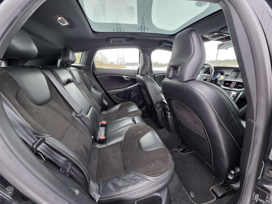 Black Volvo V40 2013 in Vilnius, with an engine capacity of 2.00 L and mileage of 264 thousand km for 5900 €, photo 11 on AUTOMOTO.COM.LV