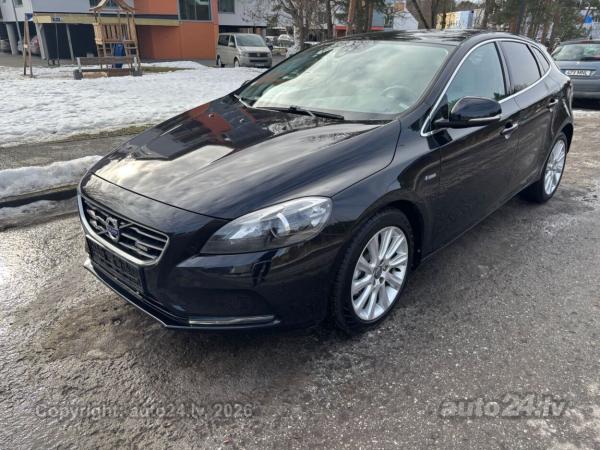 Melns Volvo V40 2013 Tallina, ar dzinēja tilpumu 1.60 L un nobraukumu 118 tūkst. km par 10700 €, foto 2 vietnē AUTOMOTO.COM.LV