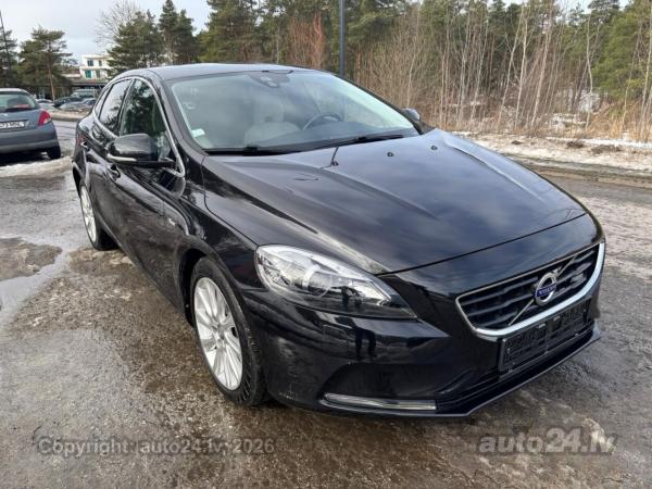 Melns Volvo V40 2013 Tallina, ar dzinēja tilpumu 1.60 L un nobraukumu 118 tūkst. km par 10700 €, foto 3 vietnē AUTOMOTO.COM.LV
