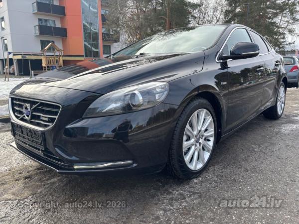 Melns Volvo V40 2013 Tallina, ar dzinēja tilpumu 1.60 L un nobraukumu 118 tūkst. km par 10700 €, foto 4 vietnē AUTOMOTO.COM.LV