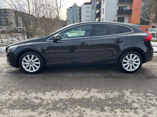 Melns Volvo V40 2013 Tallina, ar dzinēja tilpumu 1.60 L un nobraukumu 118 tūkst. km par 10700 €, foto 5 vietnē AUTOMOTO.COM.LV